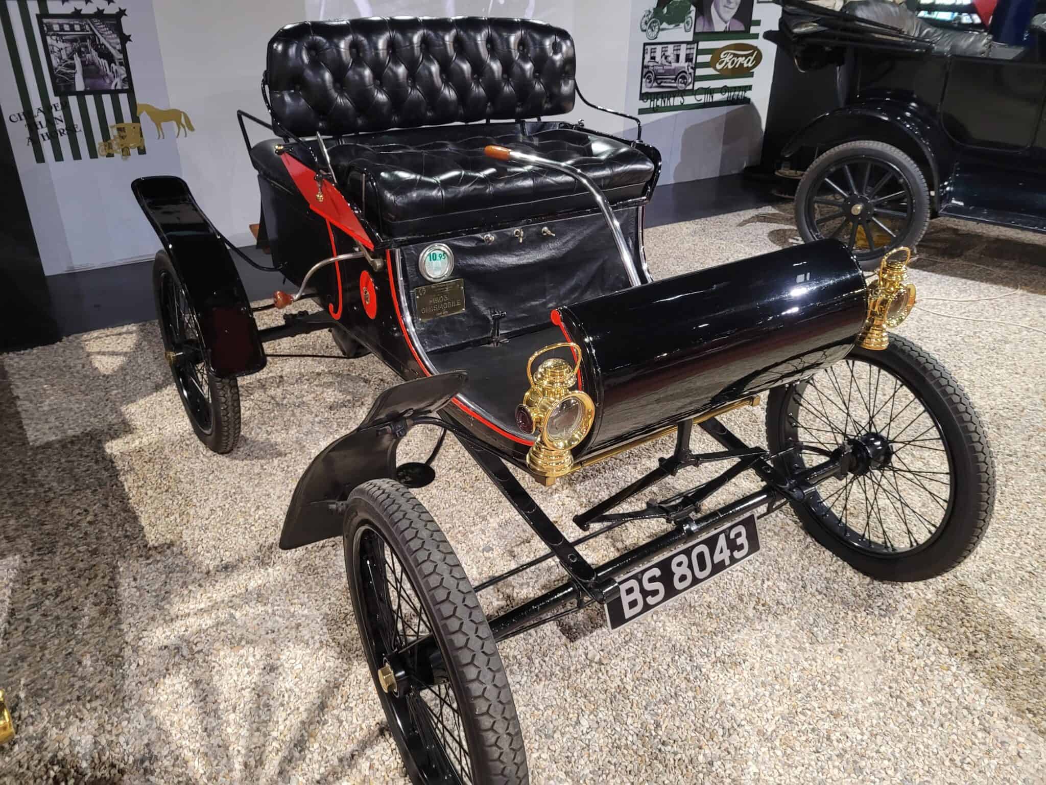 Oldsmobile Curved Dash 1901 - the first mass-produced automobile - Car ...